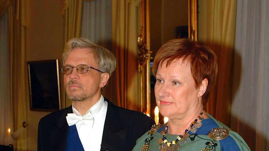 Housupukuja, maailmanluokan trendejä ja pillerihattu – Linnan juhlien ...