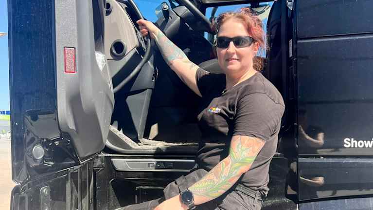 Rekkakuski Tiia Rajala rakastaa ruumiillista työtä ja naiseuttaan: ”En ...