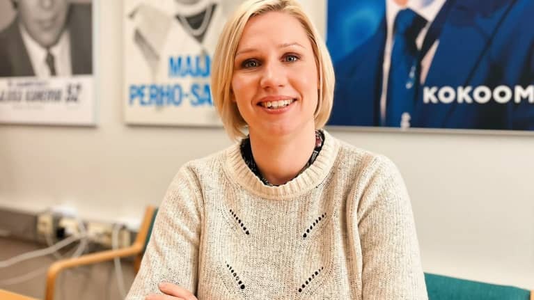 Turun perussuomalainen kaupunginvaltuutettu Laura Kaarniharju siirtyy ...
