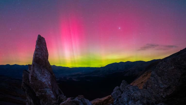 Revontulet sykähdyttävät muuallakin kuin pohjolassa – katso, miltä ne ...