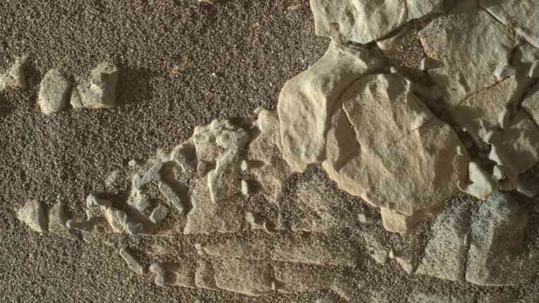 Nya bilder från Mars visar mystiska mönster som liknar spårfossiler ...