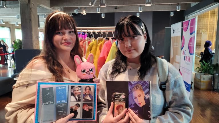 K-popin NCT:n ja Stray Kidsin fanitus yhdistää parhaat ystävät Senni Saarisen, 17, ja Alisa ...