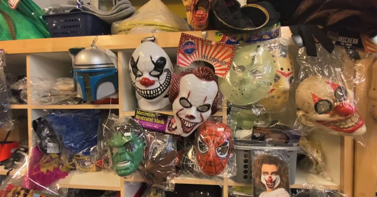 Nuoret miehet villiintyivät ostamaan naamiaisasuja – tv-sarjojen ...