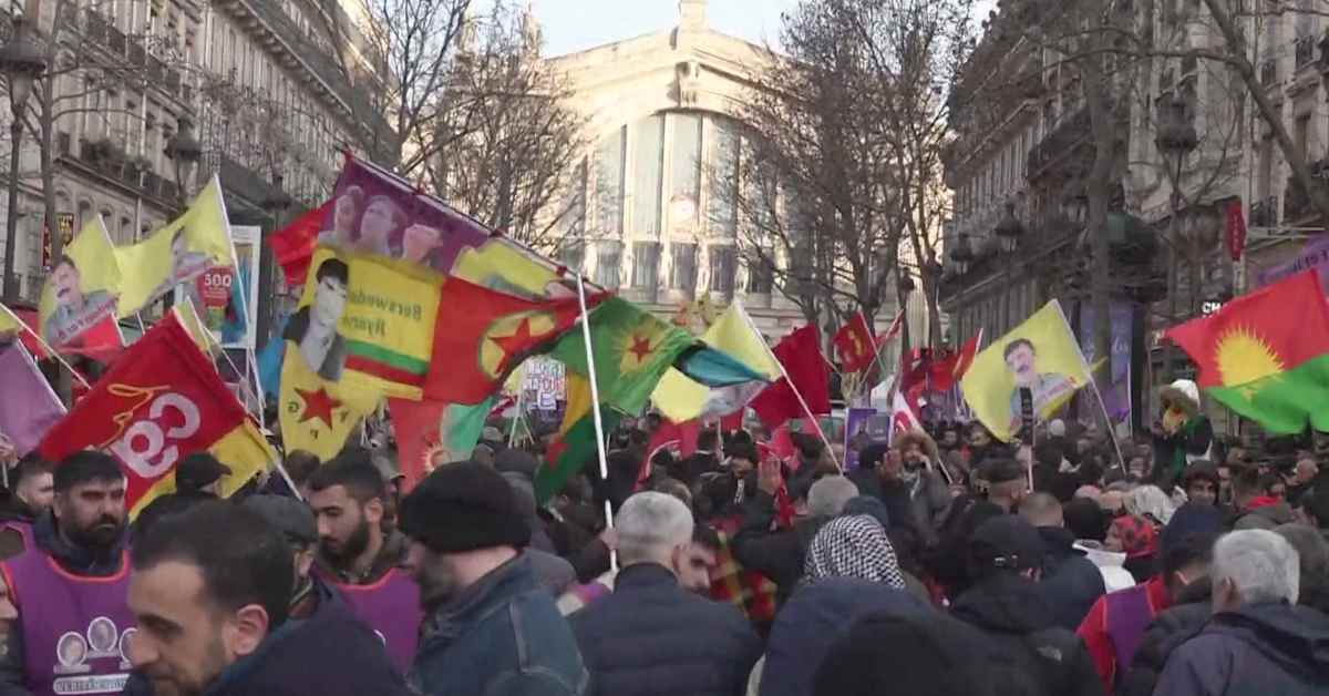 Tusentals kurder demonstrerade i Paris i dag - polisen i full beredskap ...