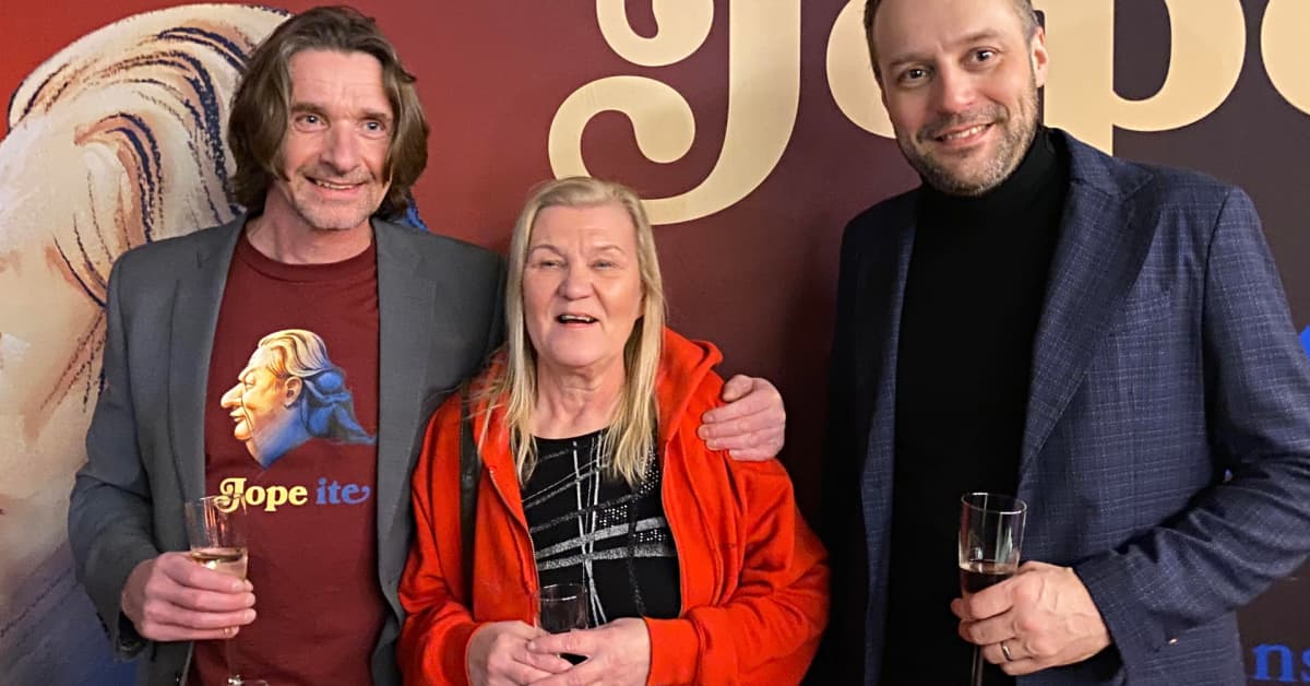 Jope Ruonansuun läheiset näkivät kansantaiteilijasta kertovan elokuvan ...