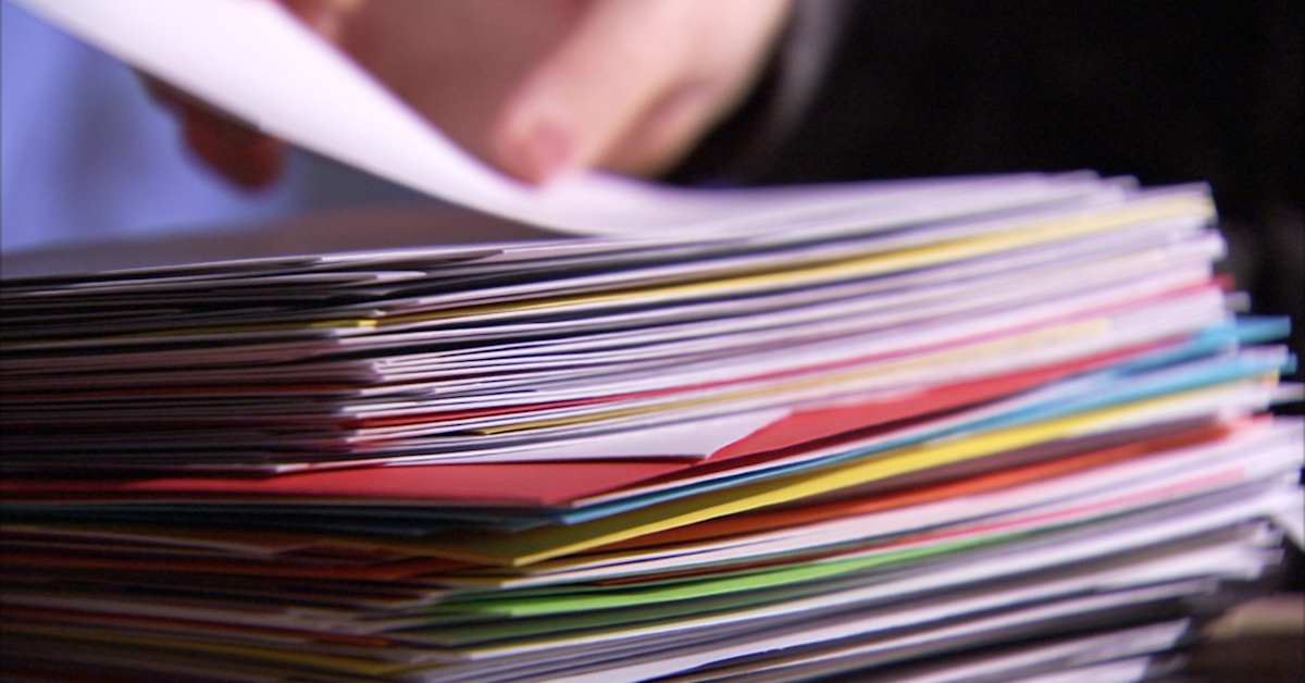 I april blir det dyrare att skicka brev - postförsändelserna minskar i ...