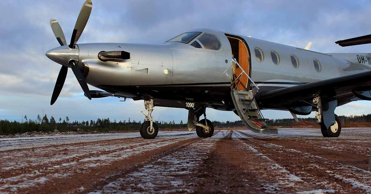 Det första flygplanet har landat i Pyttis | Östnyland | Svenska Yle