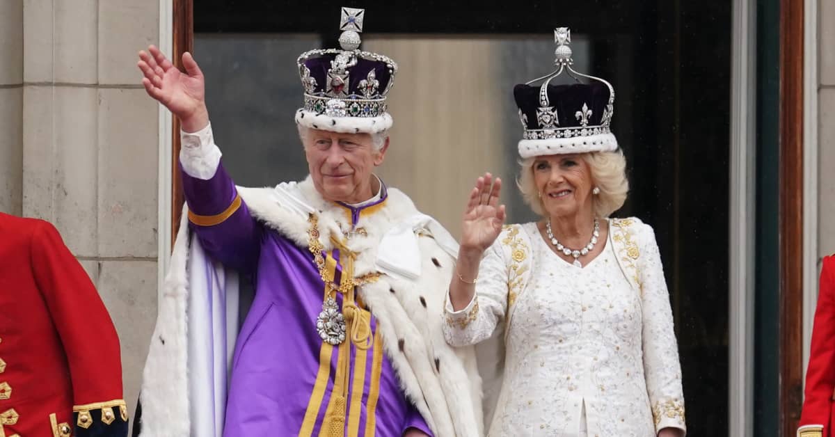 Kung Charles III har fått sin krona – läs om händelserna i London ...