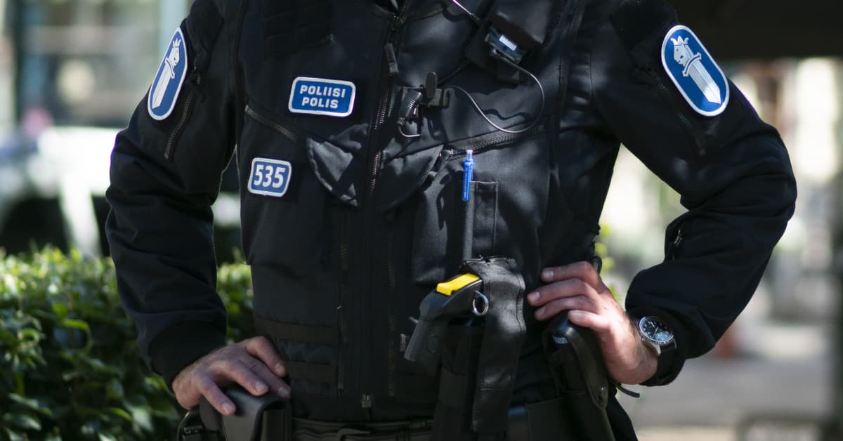 Manliga poliser anser att de lämpar sig bättre för somliga uppgifter ...