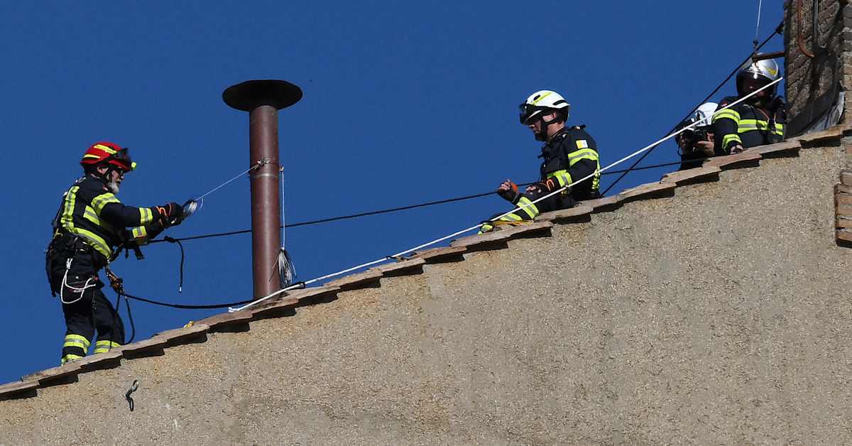 Valkoinen savu tarkoittaa uutta paavia – mutta mistä aineista se ...