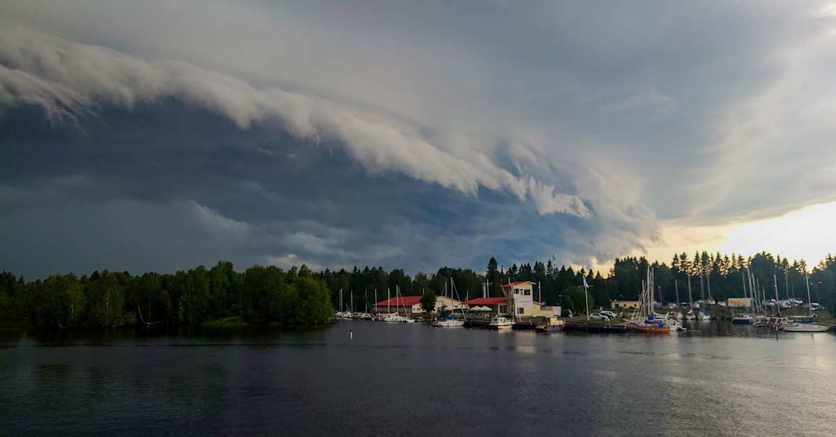 Helteet vain jatkuvat ja salamat räiskyvät ympäri maata | Uutisia ...