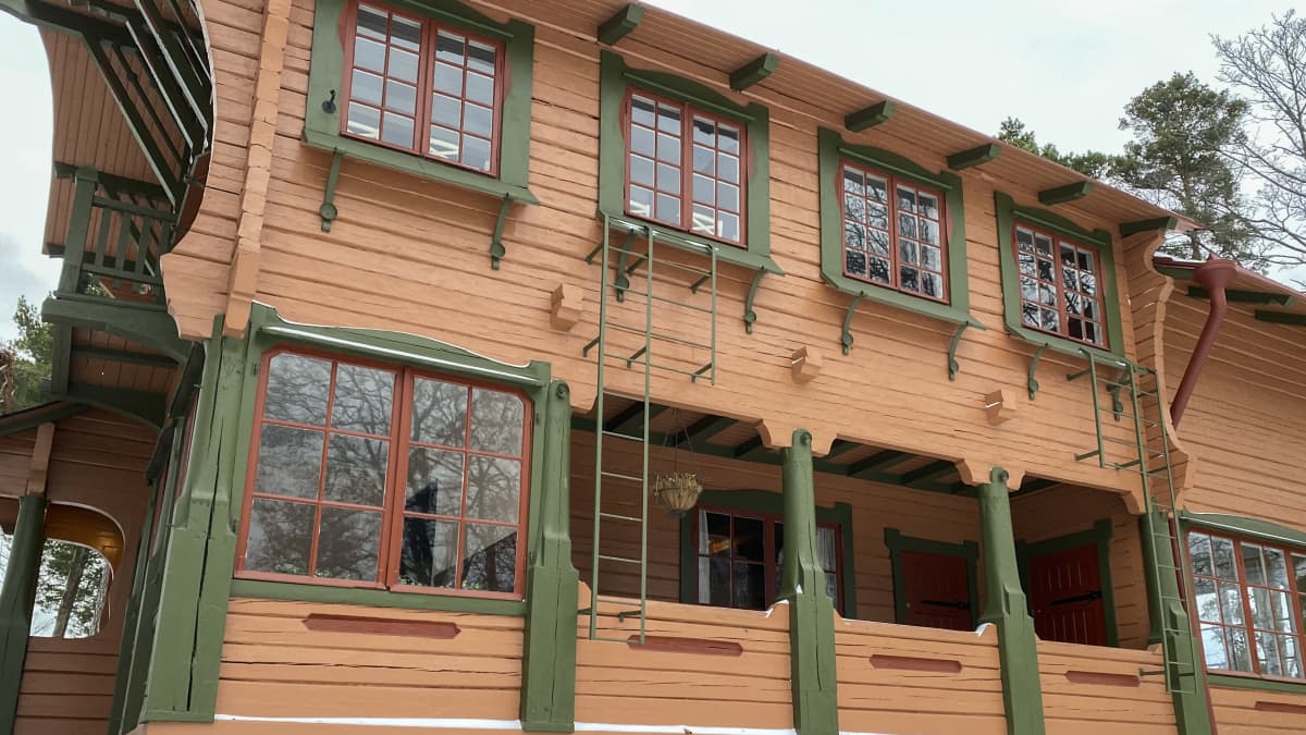 Kartanoiden saarella on huvila, jossa eri tyylit yhdistyvät ...