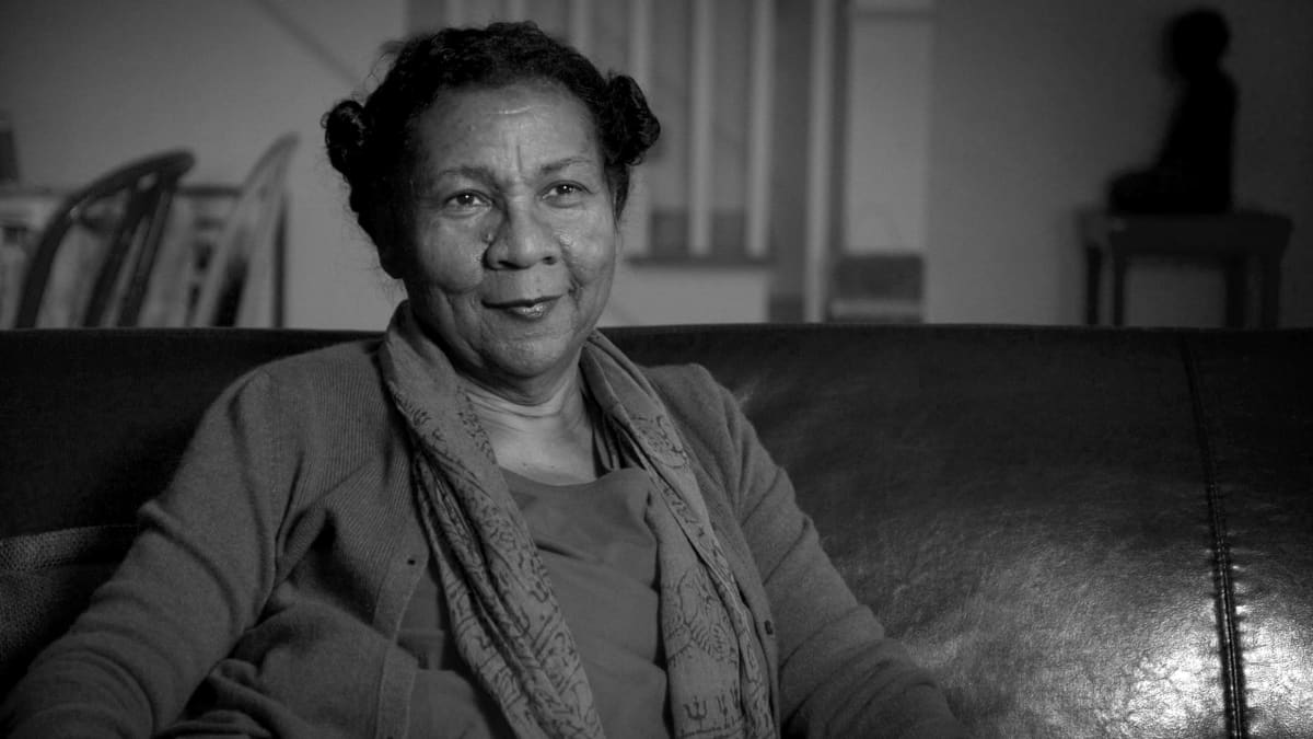 Kirjailija, aktivisti ja feministi Gloria "bell hooks" Watkins on ...