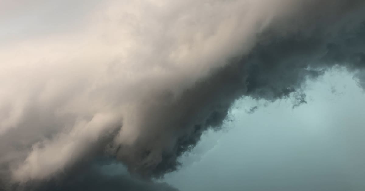 Norjan Lofootteja puistelee puuskissa jopa hirmumyrskyn nopeudella ...