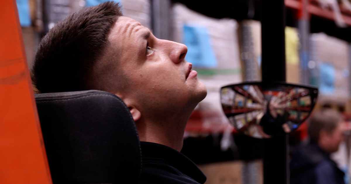 Livet i Kristinestad ler för Dima men kriget i Ukraina är ständigt i ...