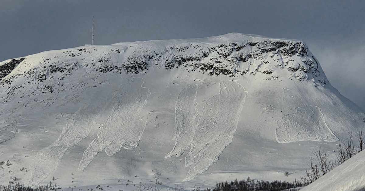 Saanan rinteet vyöryivät viikonloppuna laajalti – lumivyöry­teknikko ei ...