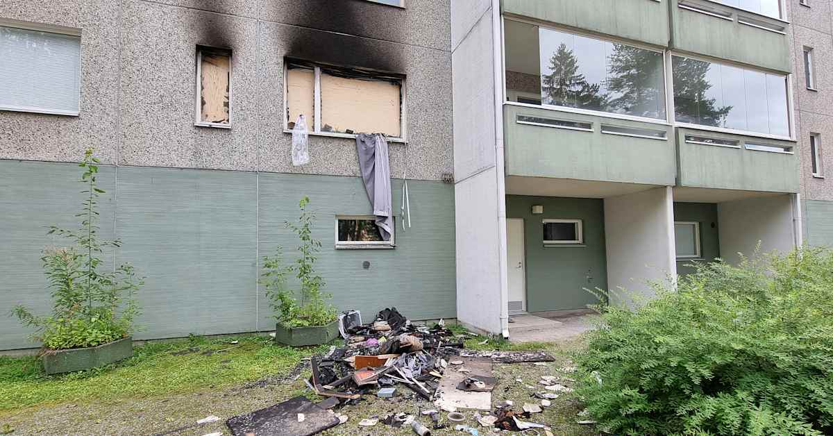 Mies sytytti asuntonsa tuleen ja jätti kerrostalon muut asukkaat ...