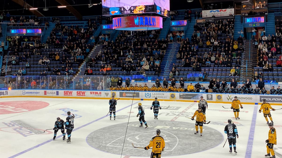 SM-liigan yleisömäärien kasvun takana lapset? Nelihenkinen perhe pääsee ...