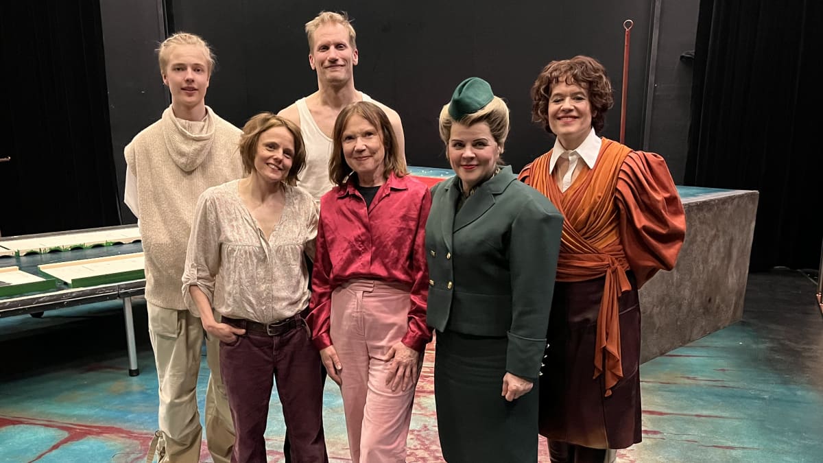 Rosa Liksom kävi Kuopiossa katsomassa Hytti numero 6 -romaaniinsa ...