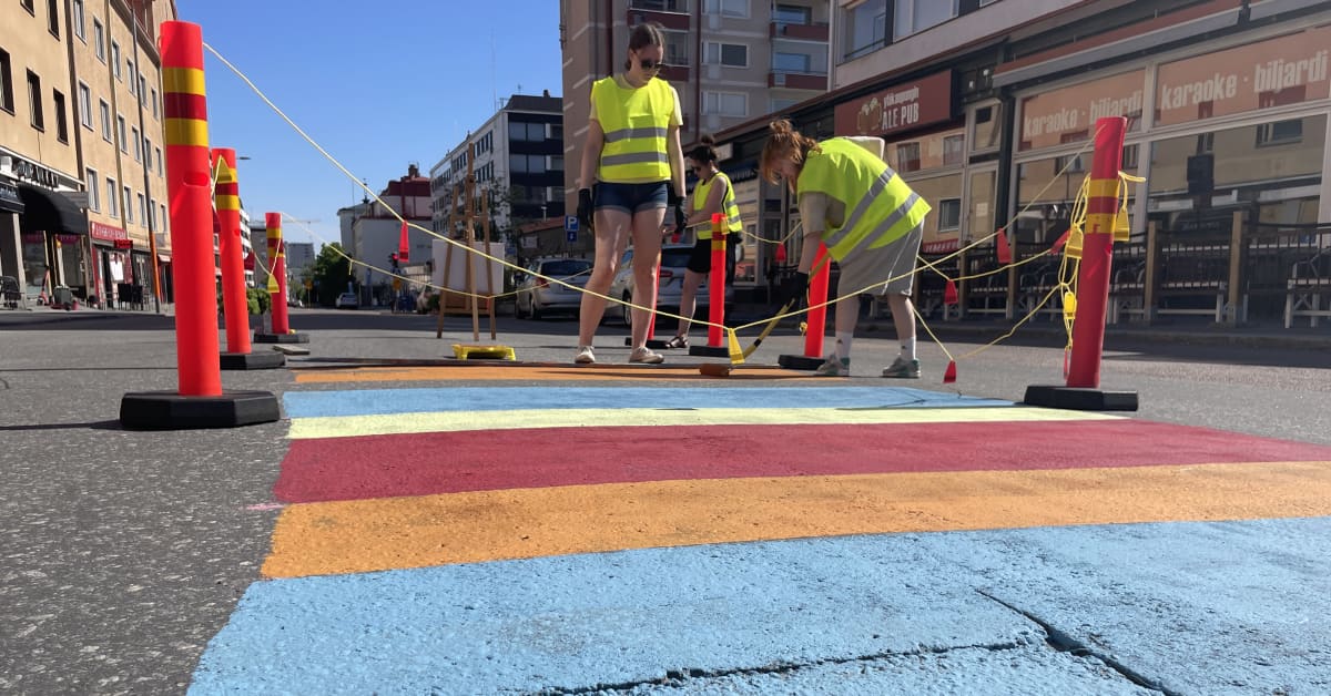 Mitä katuun saa piirtää? Jyväskylässä maalataan nyt mattoa, viime ...