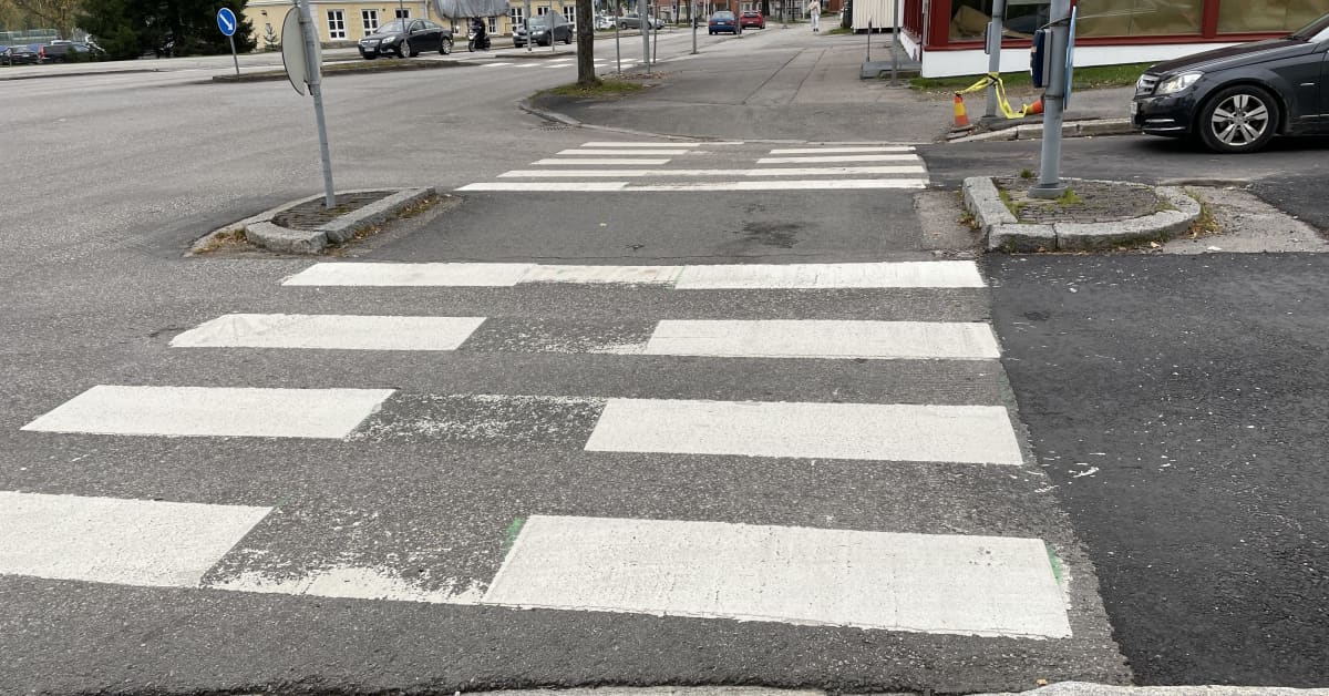 Suojatie ei aina anna suojaa – pyöräilijät ja skuuttaajat menevät yli ...