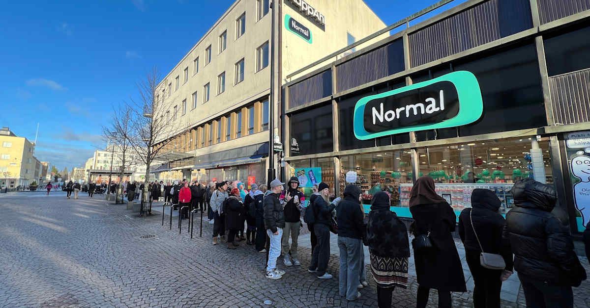 Sadat jonottivat Normalin avaamista Kajaanissakin, koska heräteostokset ...