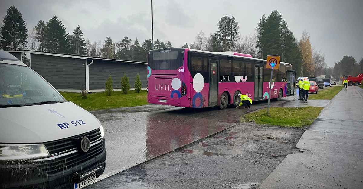 Pieni poika jäi linja-auton alle Vaasassa - loukkaantui vakavasti ...