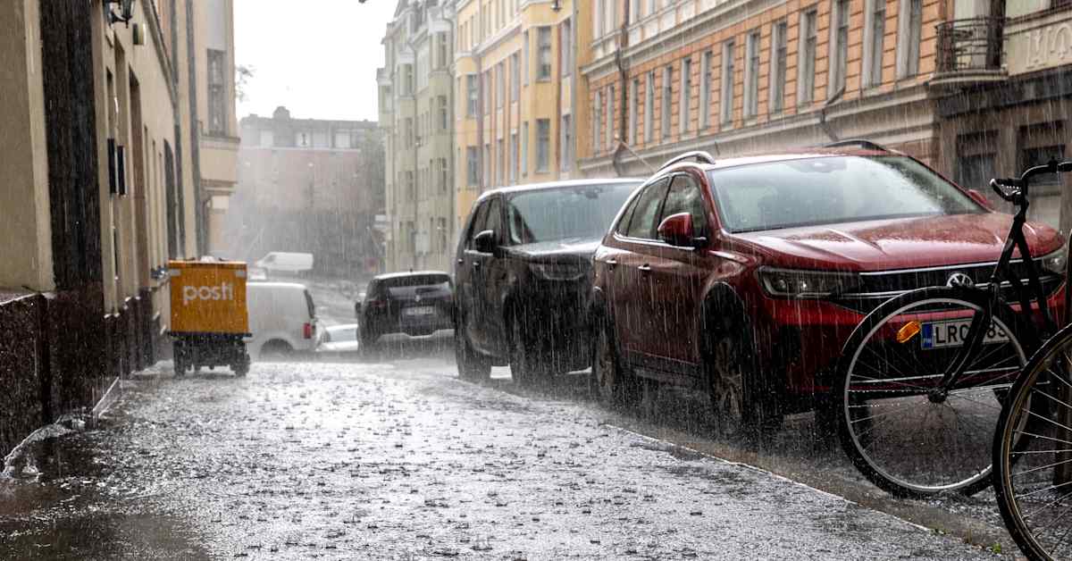 Pelastuslaitos nostaa valmiuttaan Helsingissä – runsas vesisade ...