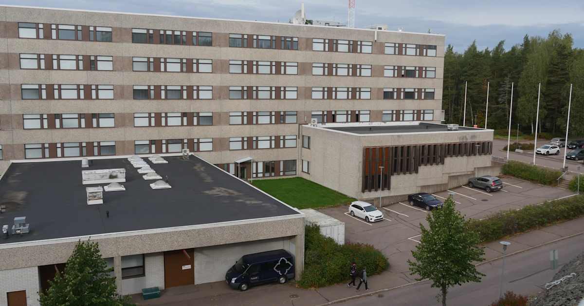 Karhulan lukio ja yläkoulu jatkavat nykyisissä väistötiloissa | Kymenlaakso | Yle