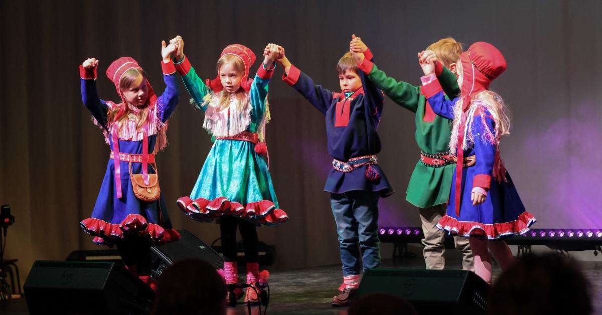 Dáiddadáhpáhus čohkkii sámemánáid oktii – dán jagi lávddi alde beasai ...