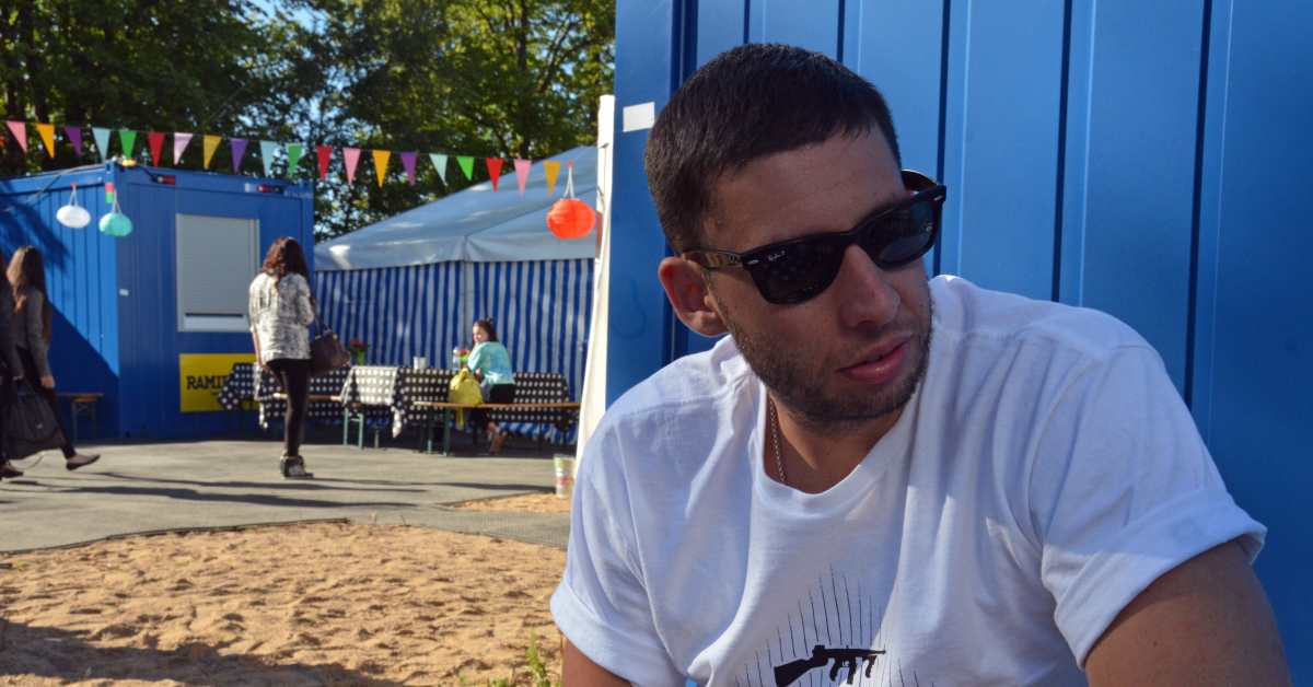 Jorden runt med Example | X3M | Svenska Yle