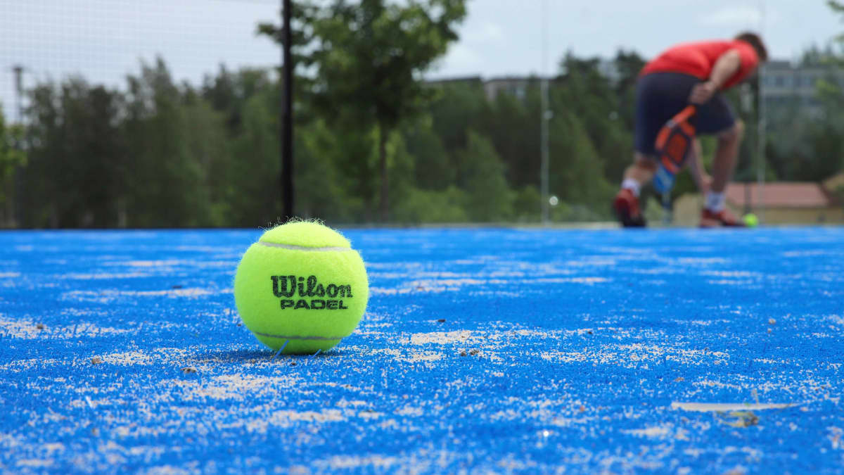 Padel-halleja on noussut parin vuoden sisällä pieniinkin pitäjiin ...