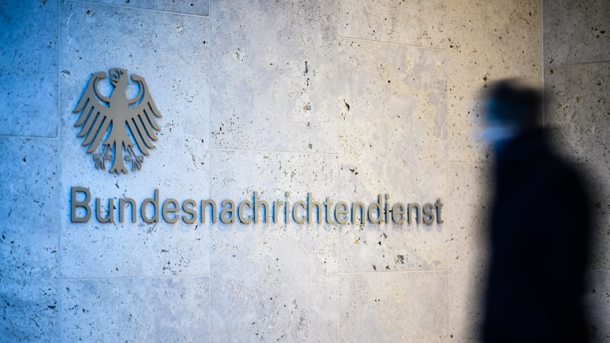 Saksan tiedustelun työntekijää epäillään maanpetoksesta – vuotanut ...