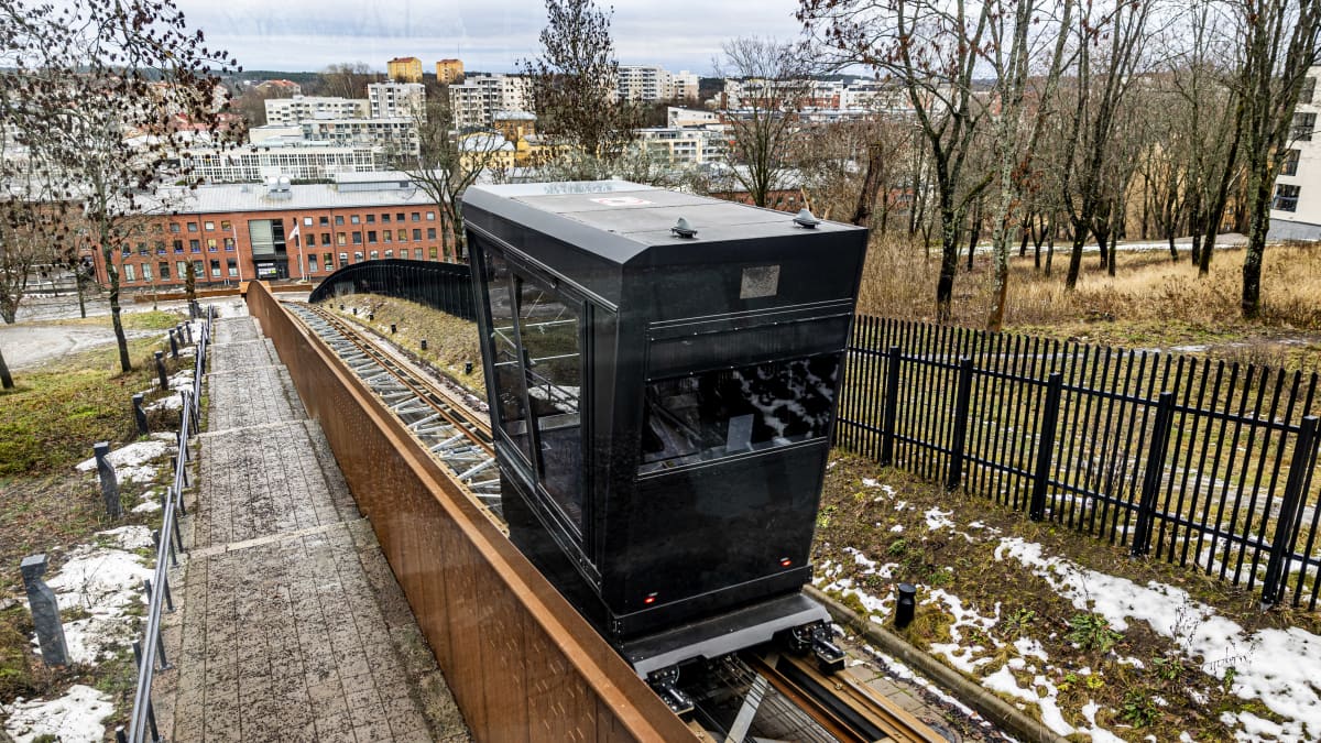 Epäluotettavasta kulkemisestaan tunnettu Turun rinnehissi Funikulaari ...