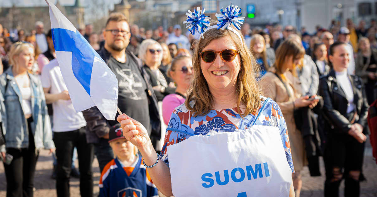 Katso, kuinka sadat ihmiset juhlivat jääkiekon MM-kisojen alkamista Tampereella | Kotimaa | Yle