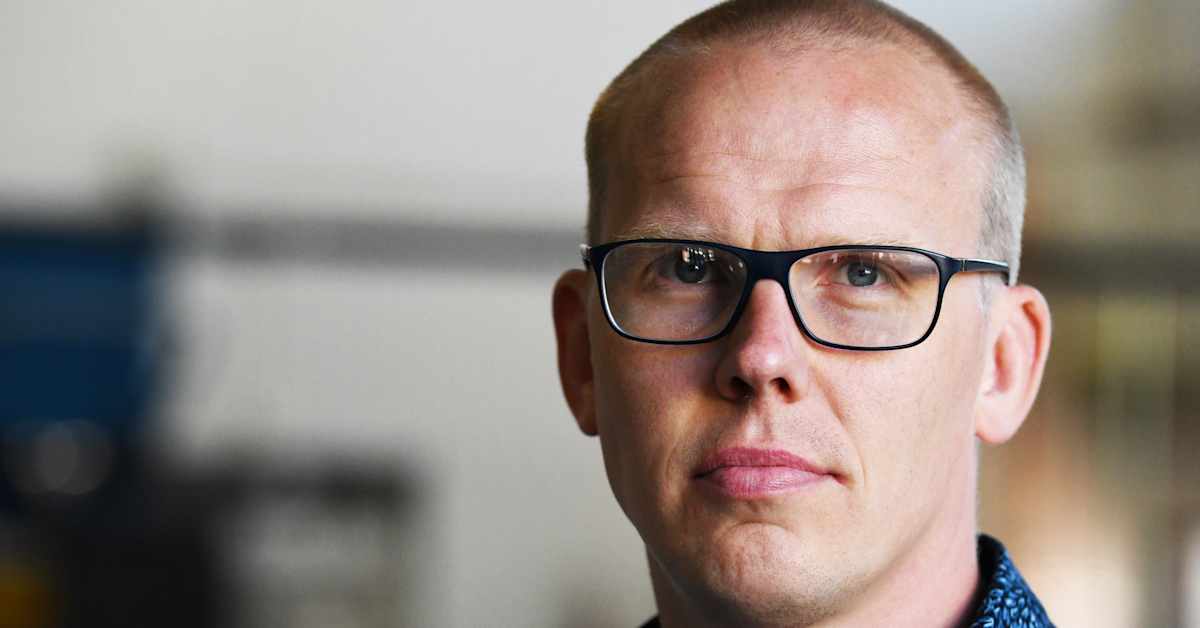 Mångsysslaren, som smygjobbade i badrummet på semestern: Robert ...