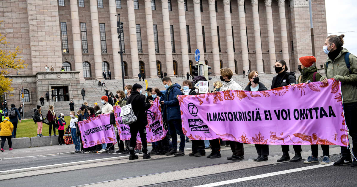 Climate activists begin 10-day protest in downtown Helsinki | Yle
