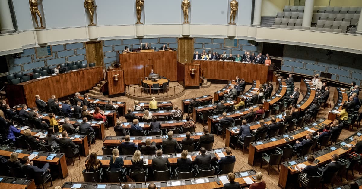 Regeringen föll och blir en övergångsregering - vad betyder det och vad ...