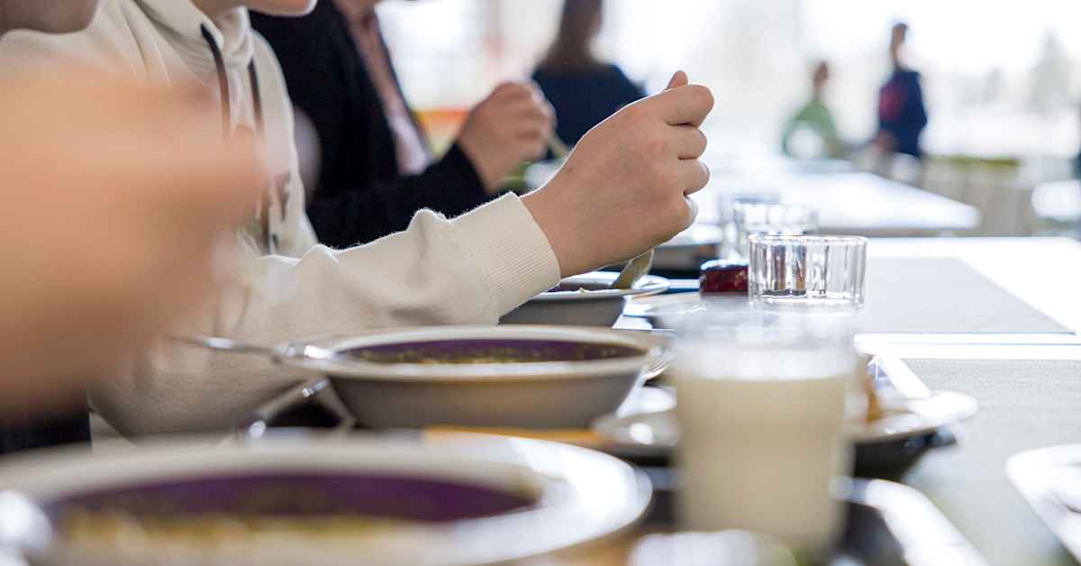 Elever i grundskolan får inte i sig skolmat så att ...