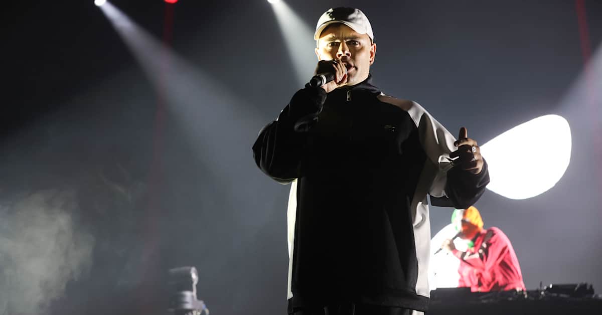 Flow'ssa esiintyvän yhtyeen jäsentä syytetään terrorismi­rikoksesta – viestintä­päällikkö ...