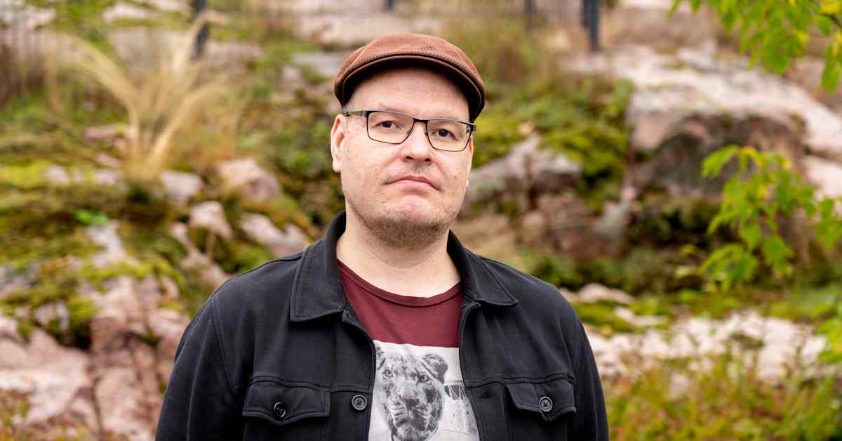 Daniel Saarinens demenssjuka mormor var utelåst i sträng kyla i en ...