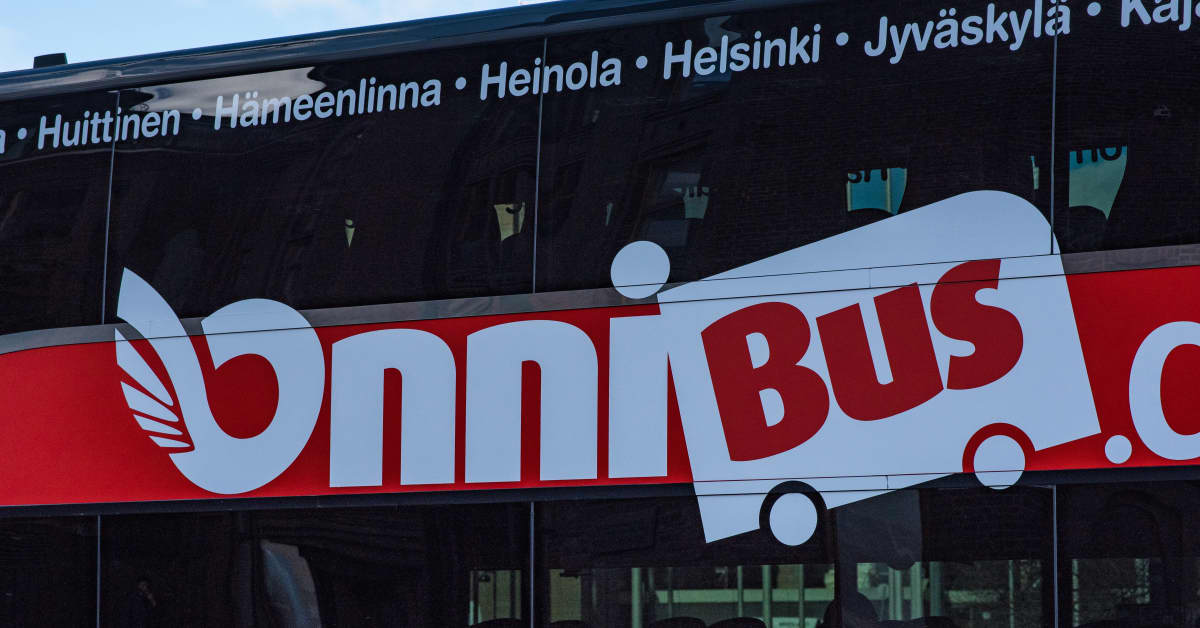 Linja-auto syttyi palamaan 10-tiellä kesken matkan - matkustajat ja ...