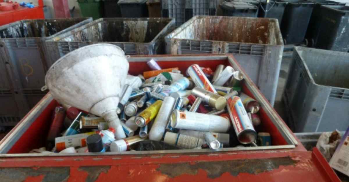 Dags att samla farligt avfall | Åboland | Svenska Yle