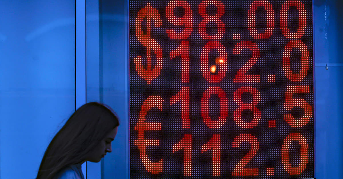 Romahtava rupla: Venäjän keskuspankki nosti koron kertaheitolla 12 ...