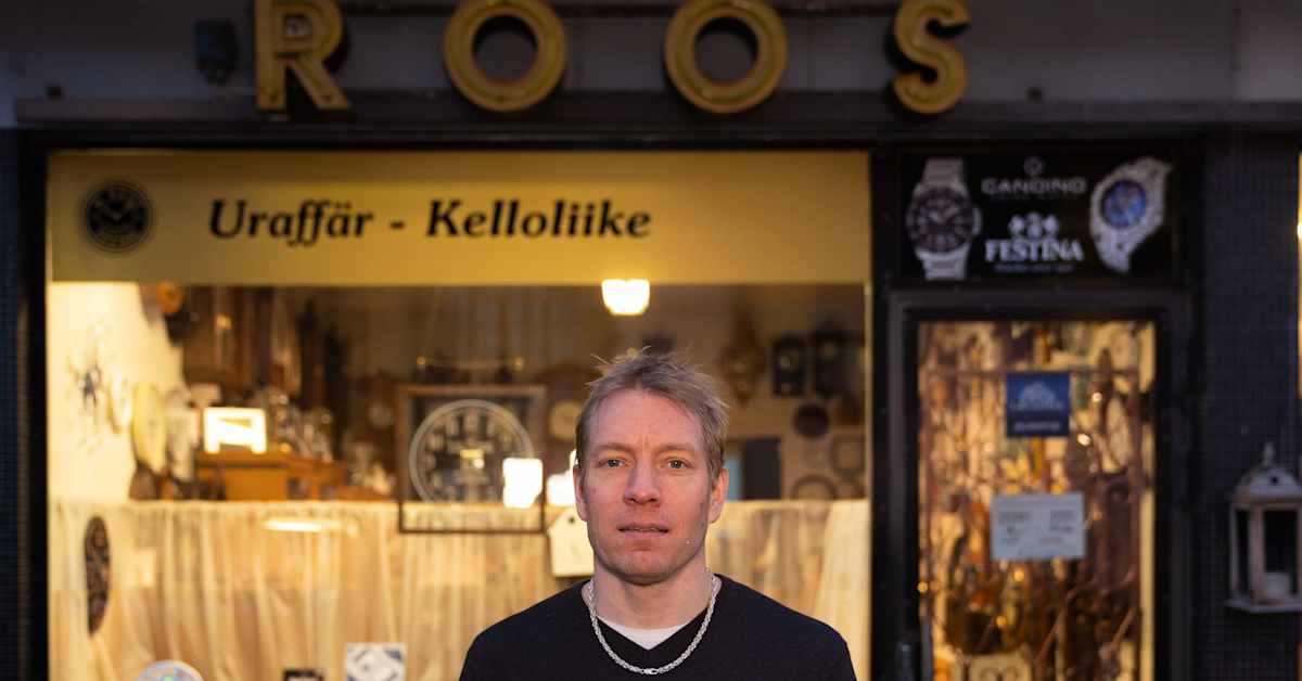 Eric Roos är urmakare i fjärde generationen – affären i Ekenäs har knappt förändrats på hundra ...