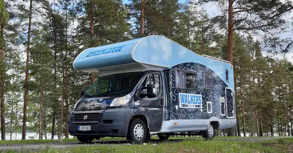 Jalkautuvan nuorisotyön asuntoauto kiertää kesän aikana Savonlinnassa ...