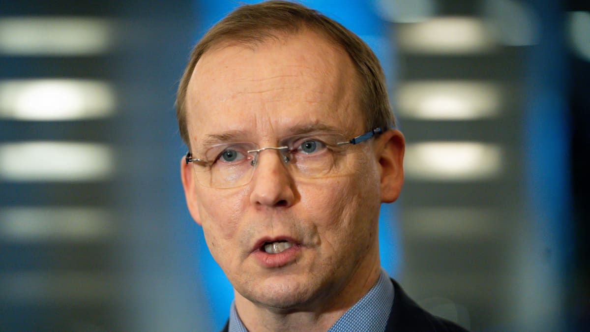 Junat seisovat, baari-ilta pitenee ja yötyöläiset tekevät pidemmän ...