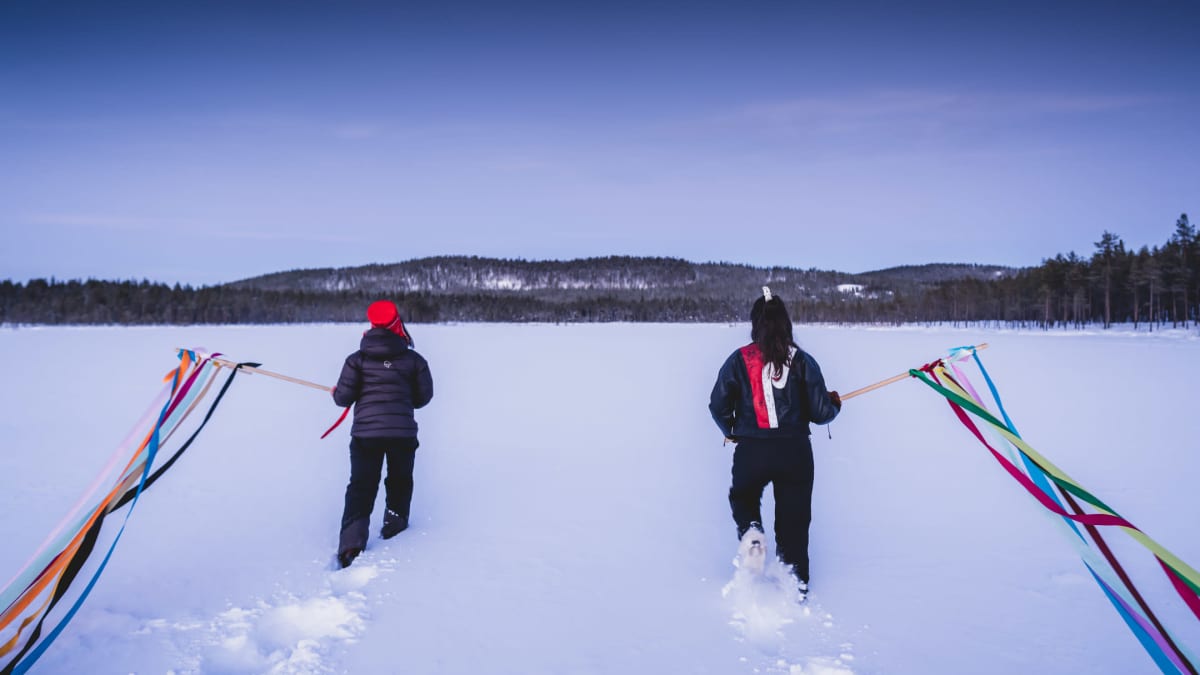 Guldal jiena: Dálkkádataktivistta guovttos Jenni Laiti ja India Logan ...