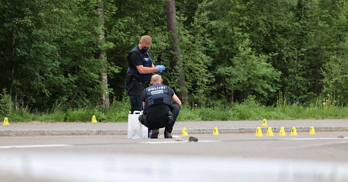 Poliisi epäilee: mies ampui seurueensa autoa Espoossa, pakomatka päättyi ulosajoon | Kotimaa | Yle