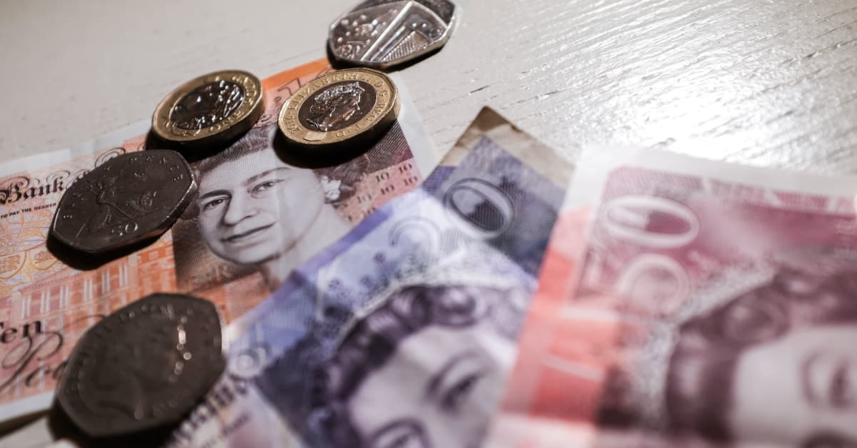 Britannian veroleikkaukset kovan kritiikin kohteena – jopa IMF kehottaa hallitusta pyörtämään ...